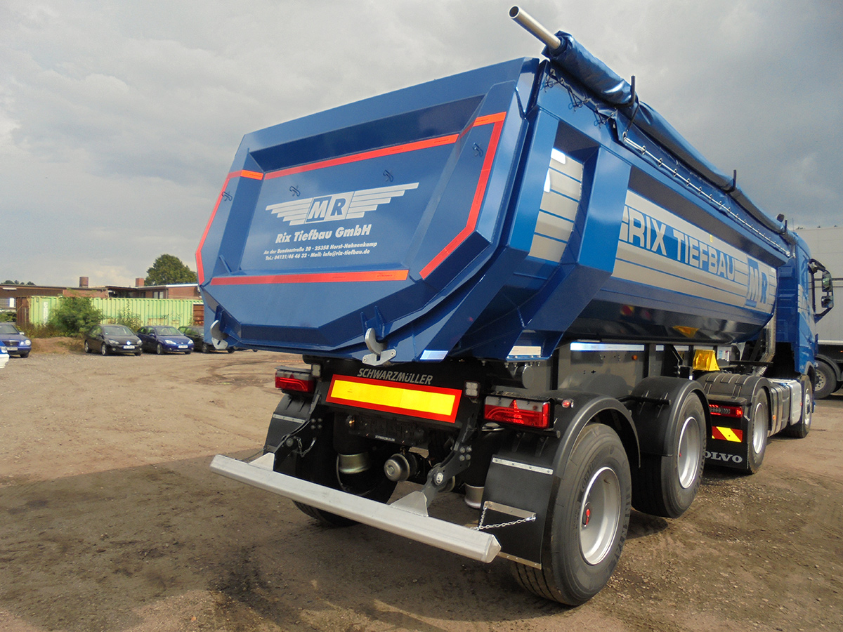 Auslieferung Schwarzmüller Mulde an Rix Tiefbau – Uhl Trucks Blog