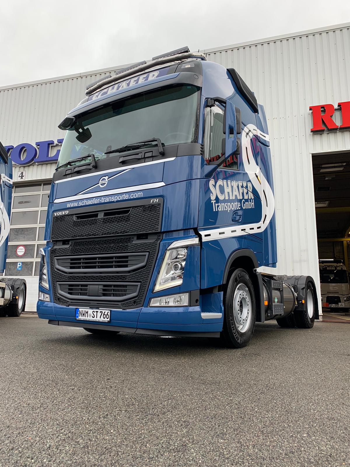 Neufahrzeuge Schäfer Transporte GmbH, #1+2/3 Volvo FH LNG – Uhl Trucks Blog